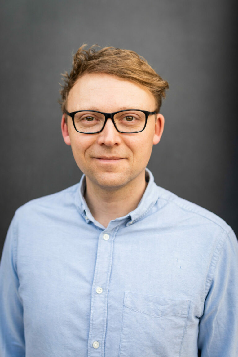 Team - Lehrstuhl für Intelligente Technische Elektronik und Systeme